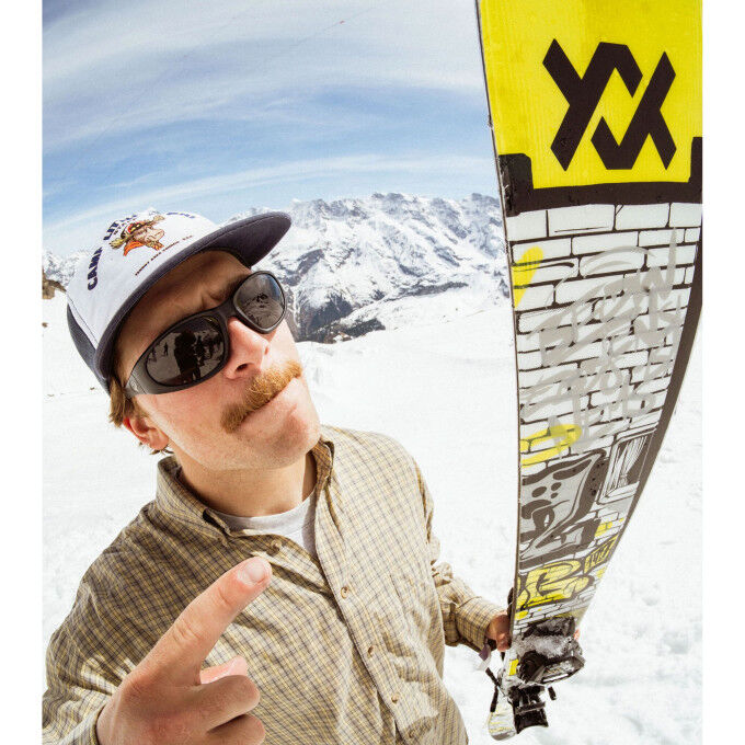 Pack of Völkl REVOLT 96 freestyle skis + bindings